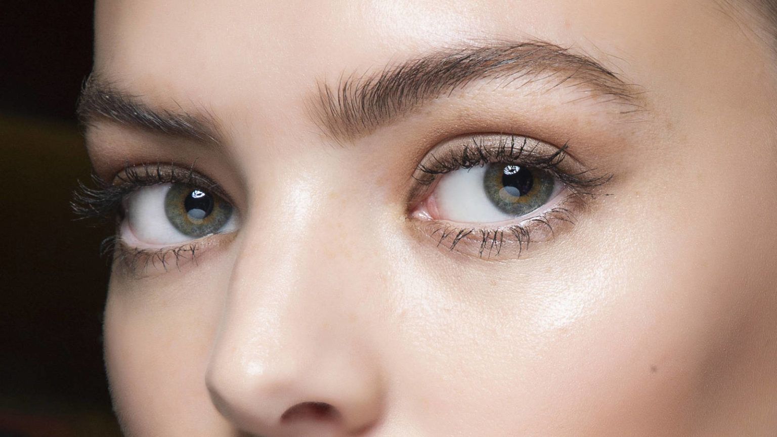 Trasplante de cejas, el procedimiento estético del momento