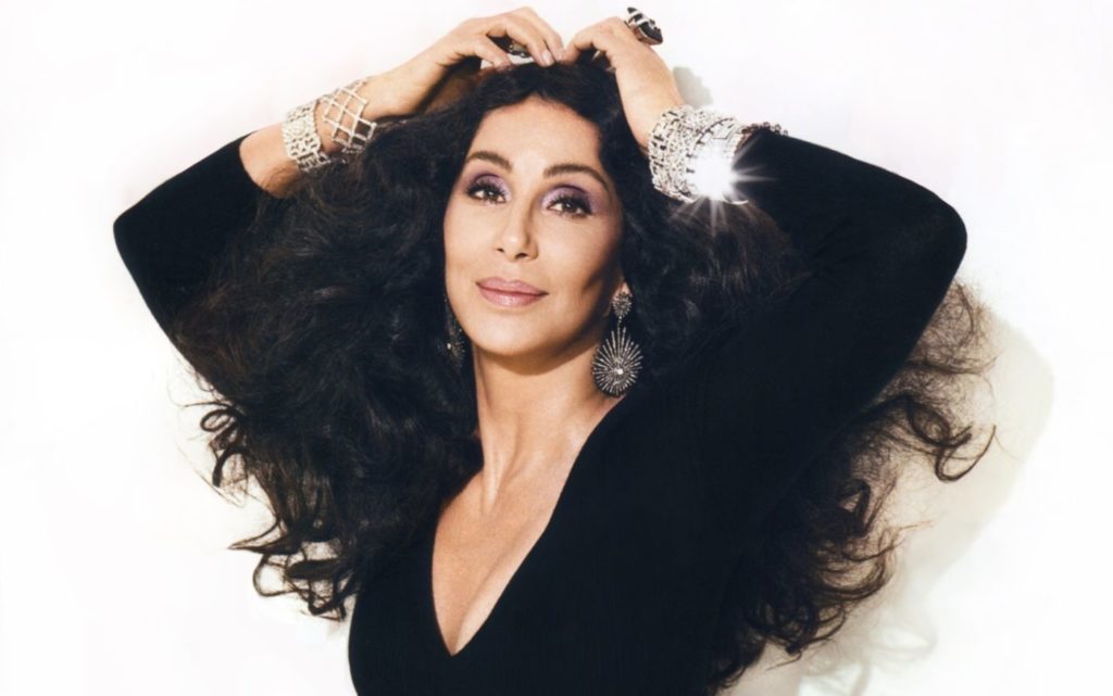 Cher, la icono de la moda arriba a sus 75 años