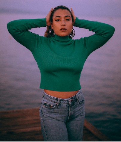 Letón Pé una artista de lenguaje sincero y vibrante