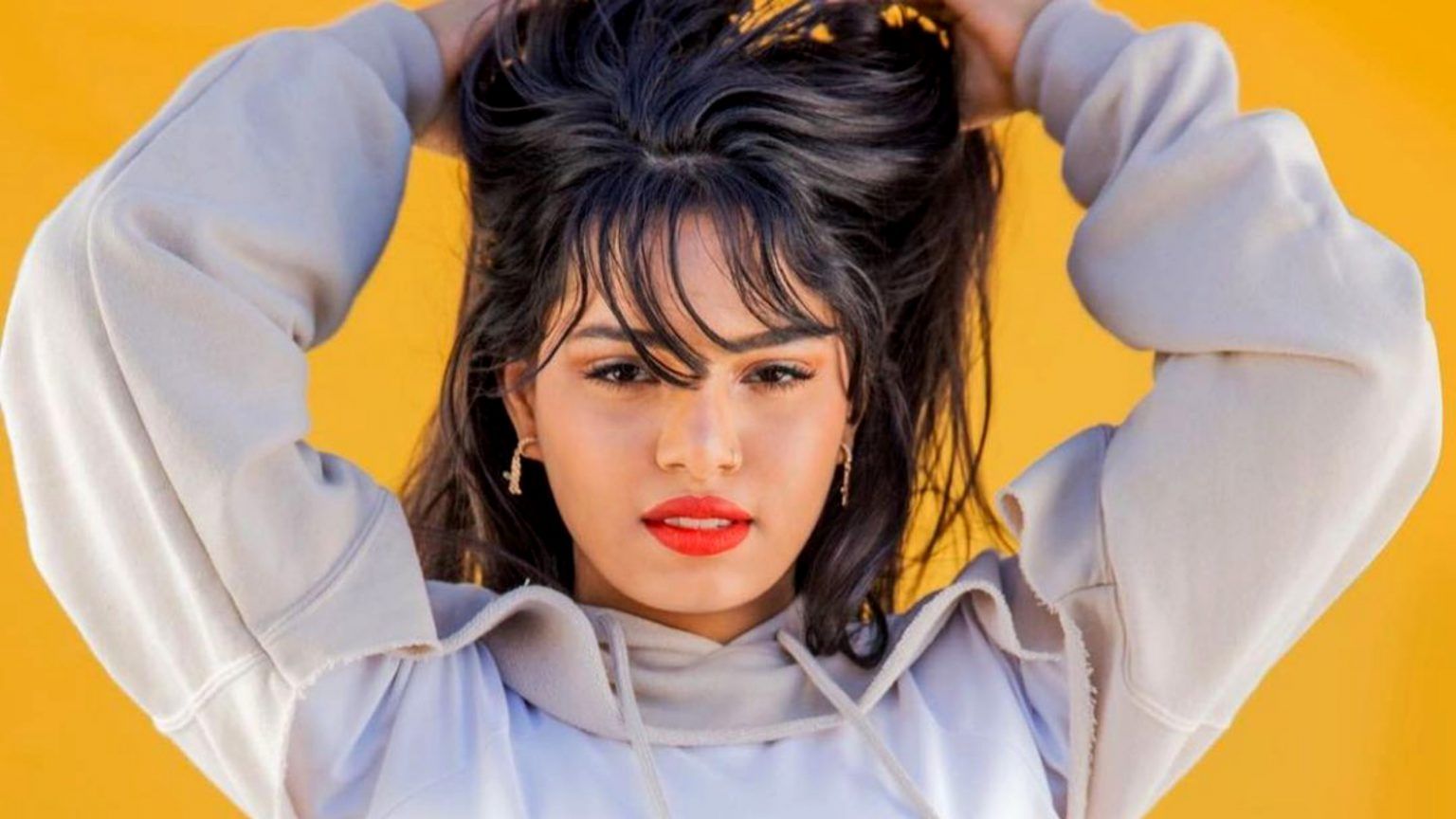 La Ross Maria fusiona la bachata y el trap en “50/50”