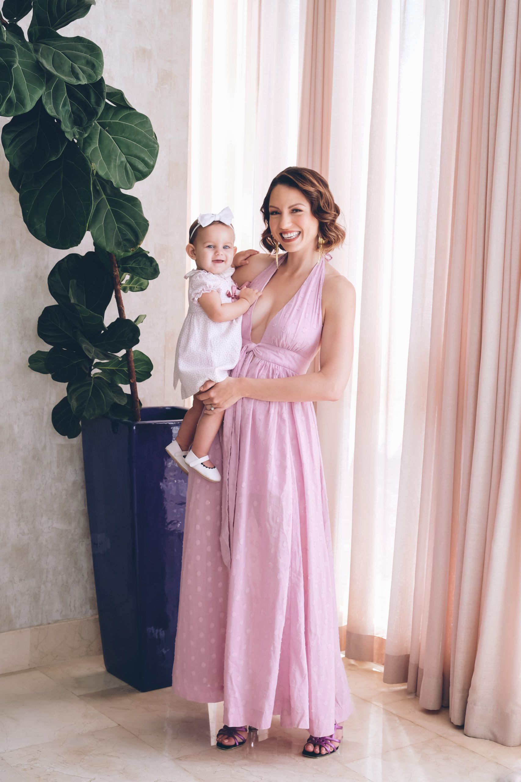 Lorenna Pierre en la felicidad plena de ver crecer a su primera hija