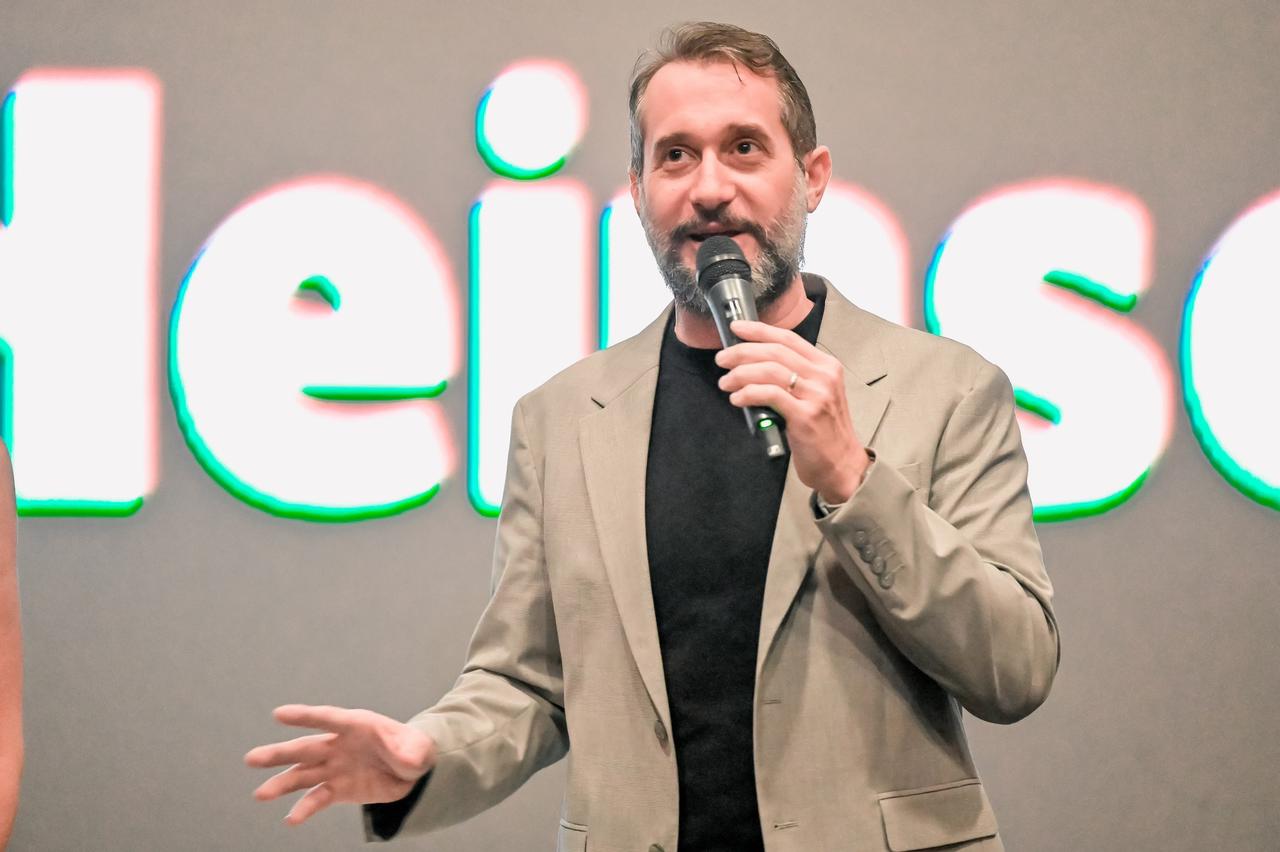 Carlos Sánchez estrena documental “El humor en los tiempos del COVID”