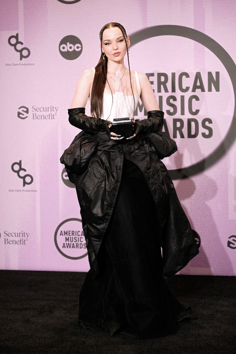 Taylor Swift arrasa en los AMAs y Anitta Mejor Artista Latina Femenina