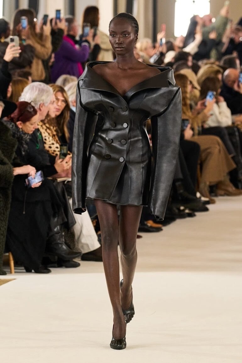 Así fue el desfile de Schiaparelli en París