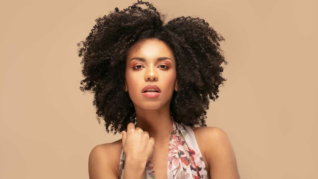 6 métodos de definición para tu pelo rizado