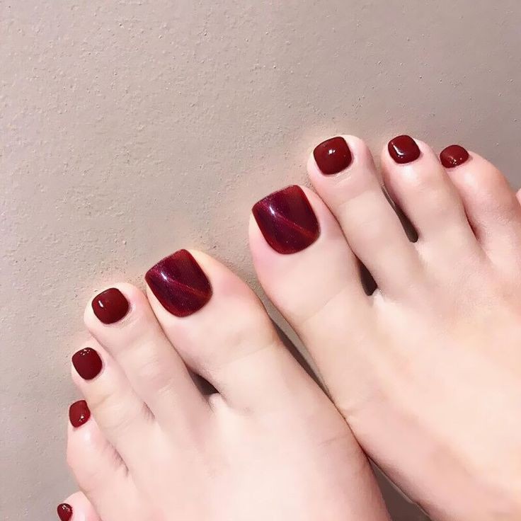 Colores de uñas perfectos para pies delicados y elegantes