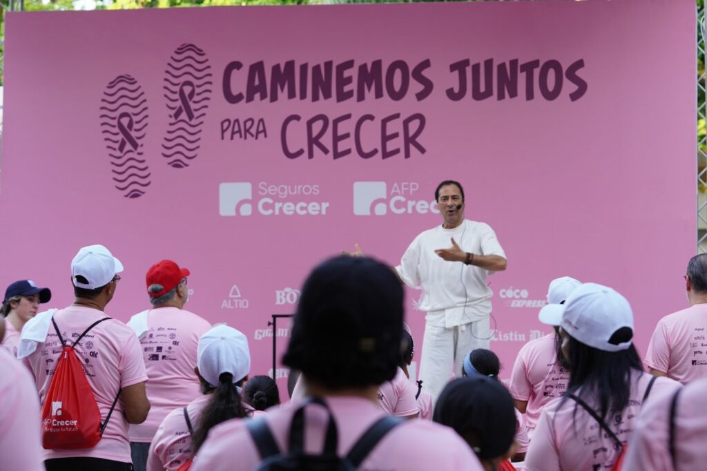 AFP Crecer y Seguros Crecer desarrollan caminata 5k