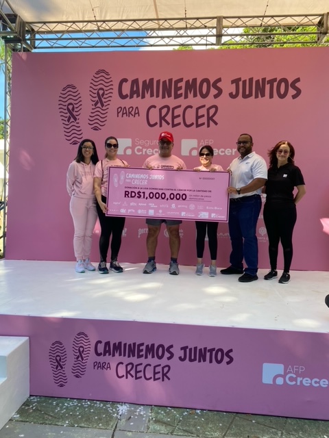 AFP Crecer y Seguros Crecer desarrollan caminata 5k