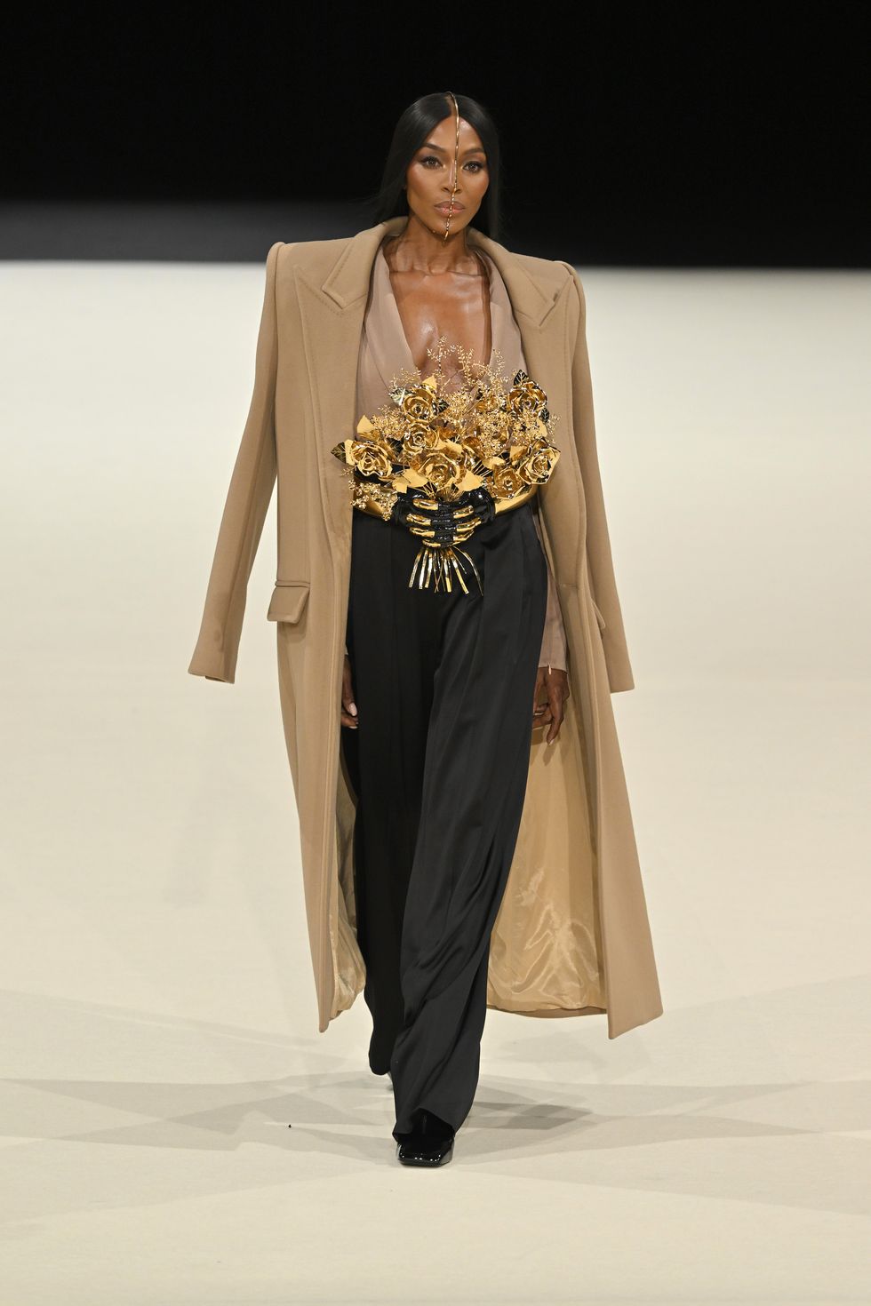 Tokischa presente en el desfile de Balmain