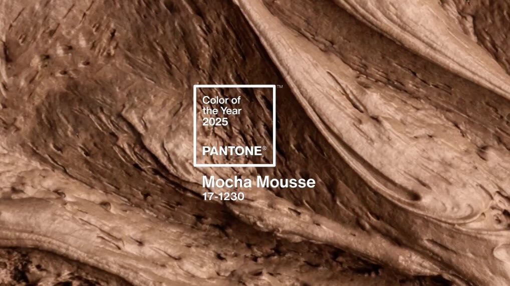Mocha Mousse: El color que marcará el 2025 según Pantone