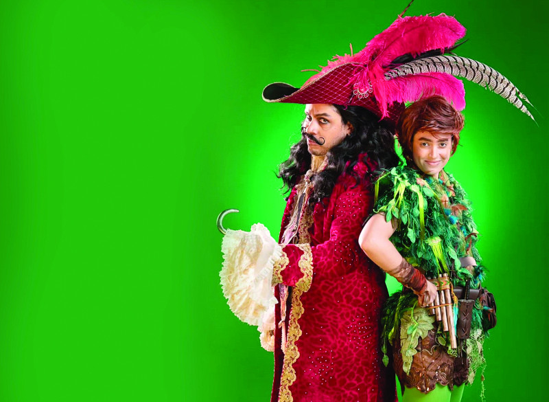 2025 Capitán Garfio: El Apuesto villano con trauma, bigote