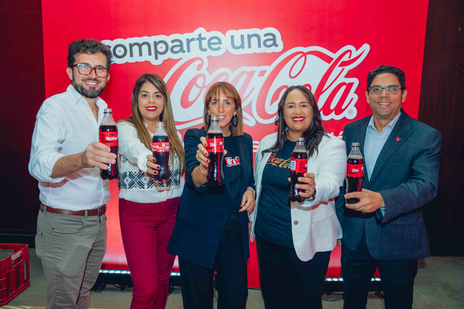 Coca Cola revive su icónica campaña personalizada y celebra