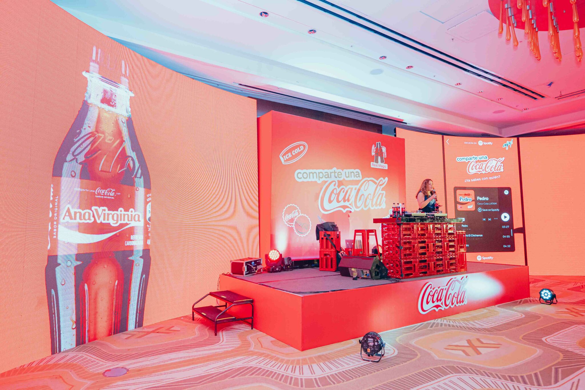 Coca Cola revive su icónica campaña personalizada y celebra