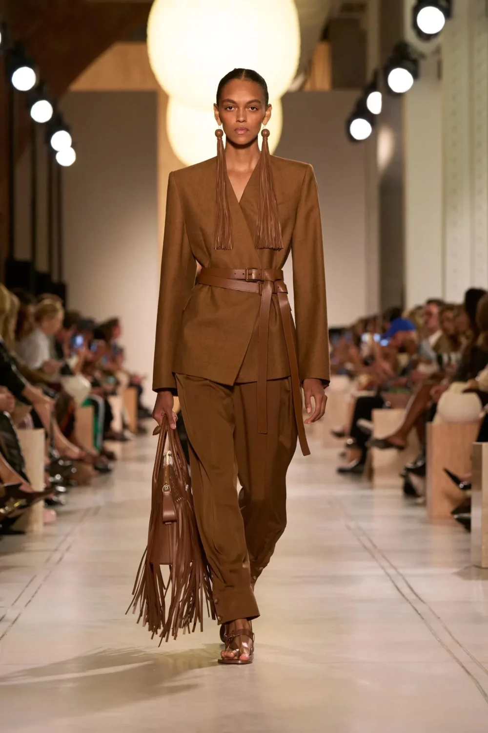 Moda en 2026: dos generaciones, dos miradas, un mismo